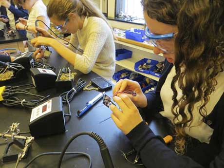 Dive into the Maker Movement | Edutopia