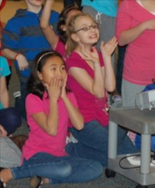 Fifth Graders Go Global with Holiday Card Exchange | Edutopia