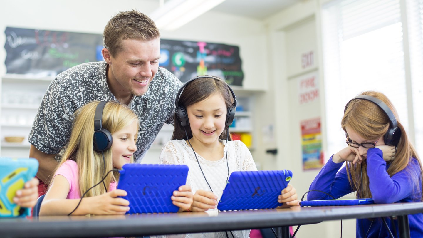 Managing a Schoolwide Tech Rollout | Edutopia
